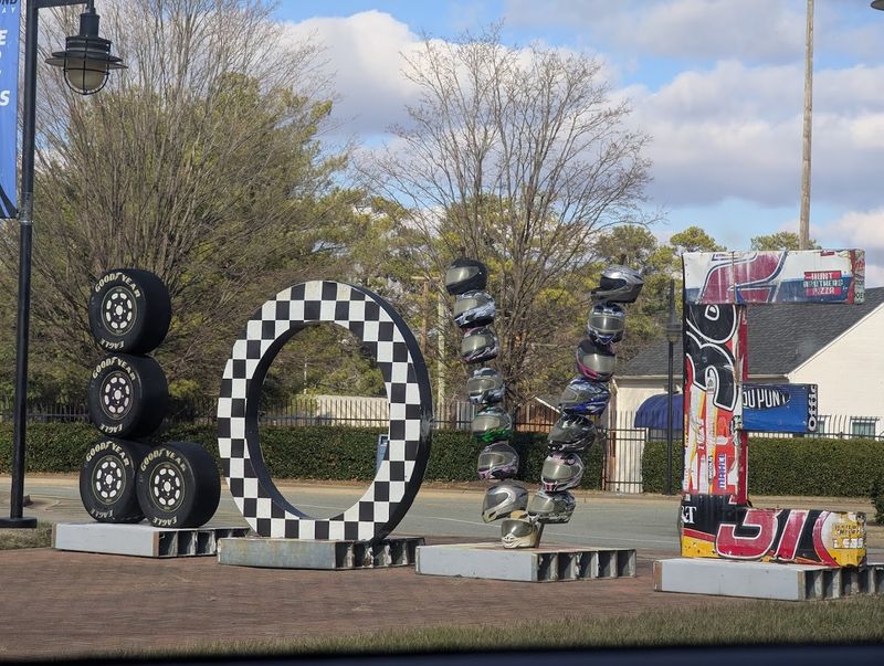 The ultimate hunt for these 10 iconic love signs across Virginia