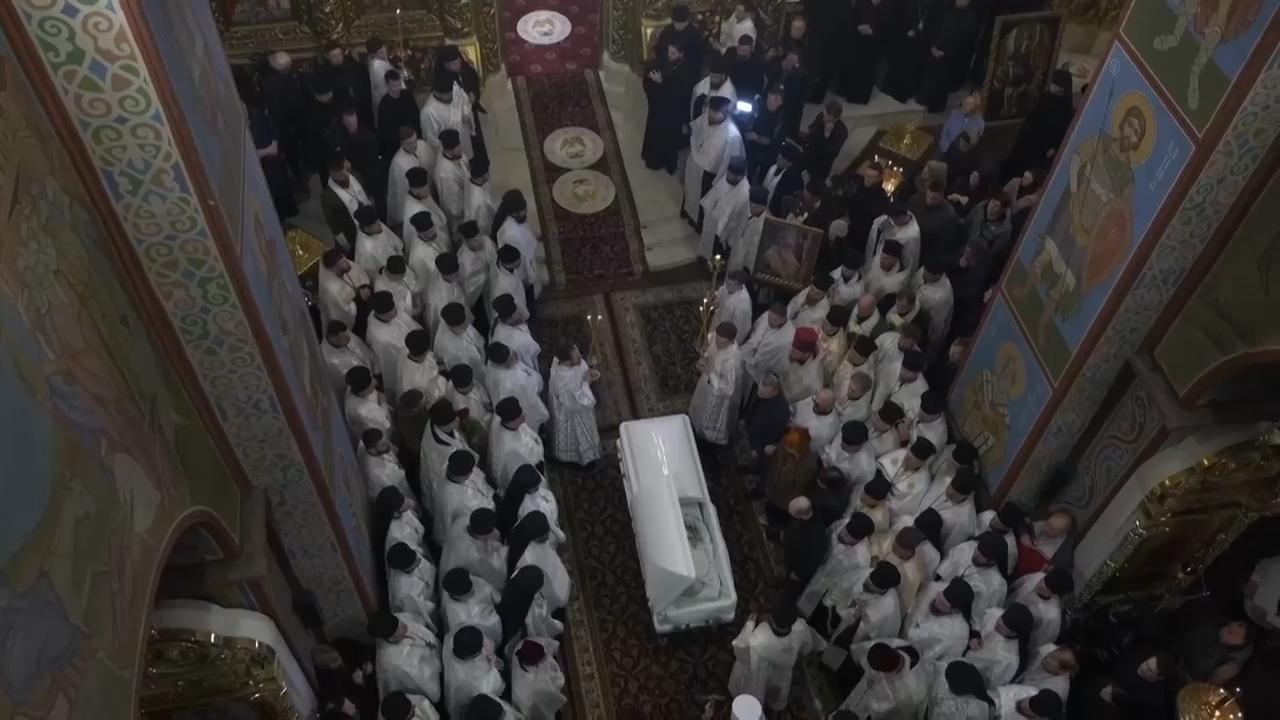 Worshippers gather in Kyiv to pay respects to the late Patriarch Filaret