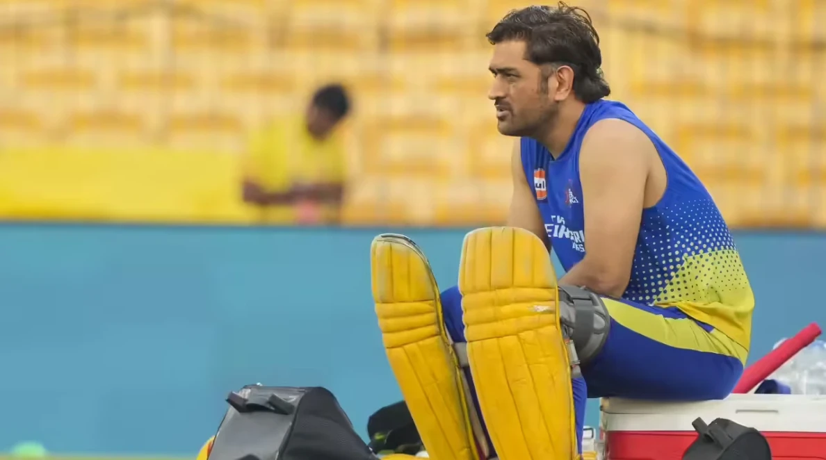 MS Dhoni injury scare ahead of IPL 2026? Video of CSK legend limping ...