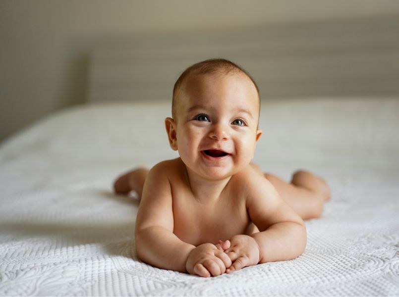 Waarom je baby om 5:30 wakker wordt (en hoe je dat verandert)