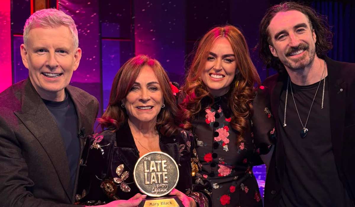 Steve Martin leads tributes to Mary Black as singer makes final Late ...