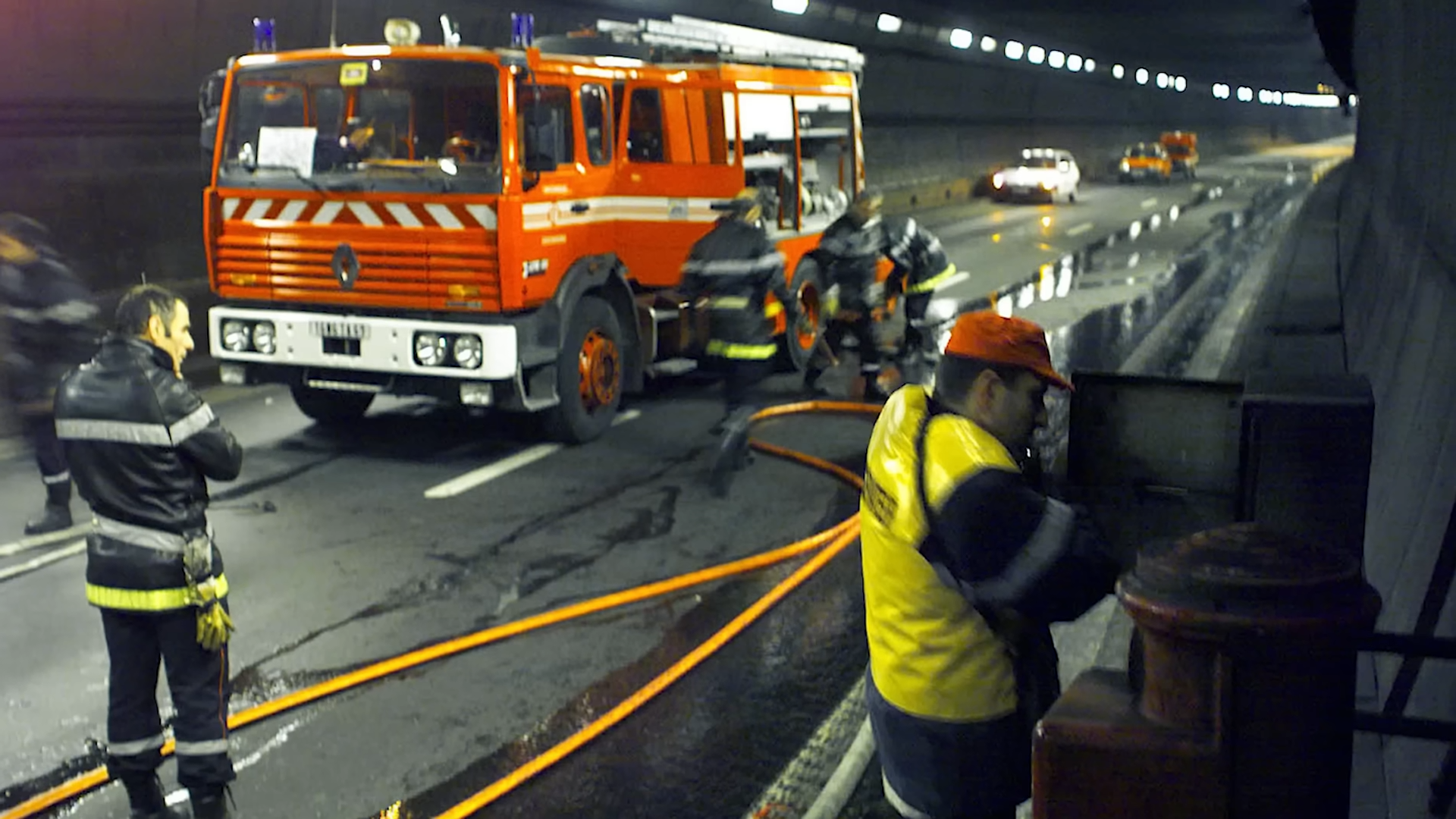 Wahrend Der Fahrt In Einem Tunnel Feuer