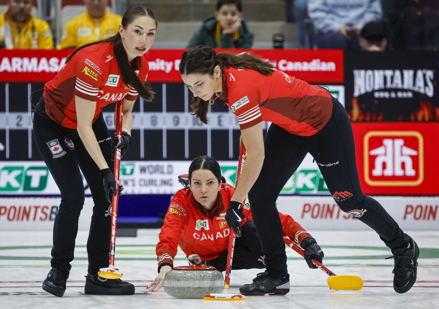 Canada's Einarson reaches semifinals at women's world curling championship