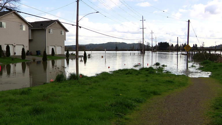 Flooding hits parts of Snohomish, WA for second time in months