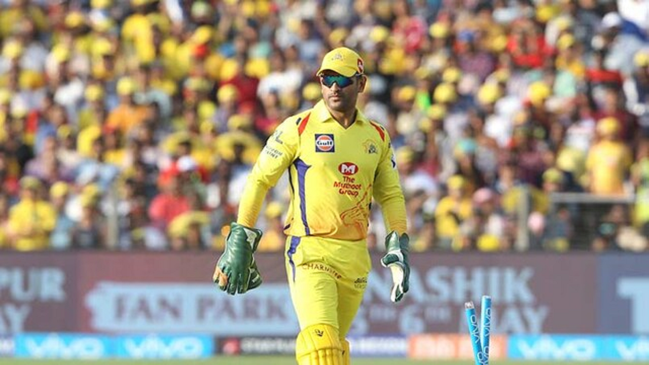 Injury concern for MS Dhoni? CSK legend spotted limping after practice ...