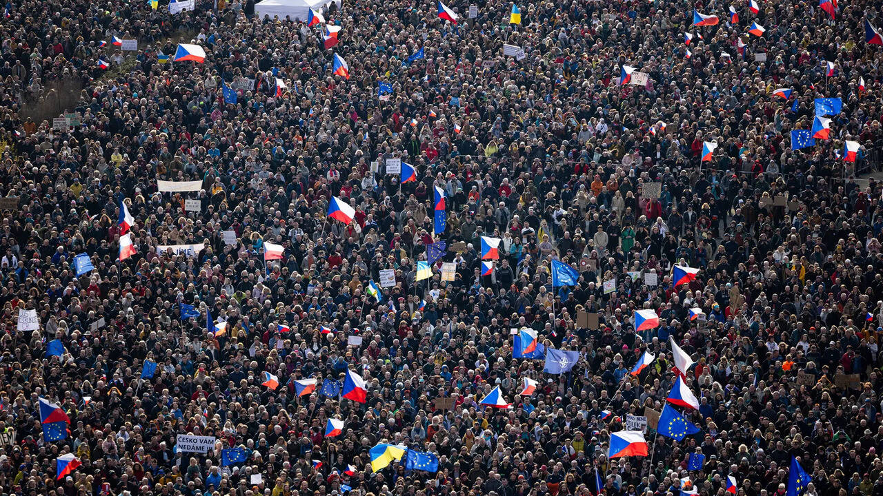 Massive protests erupt in Prague against Czech Prime Minister Babiš's ...