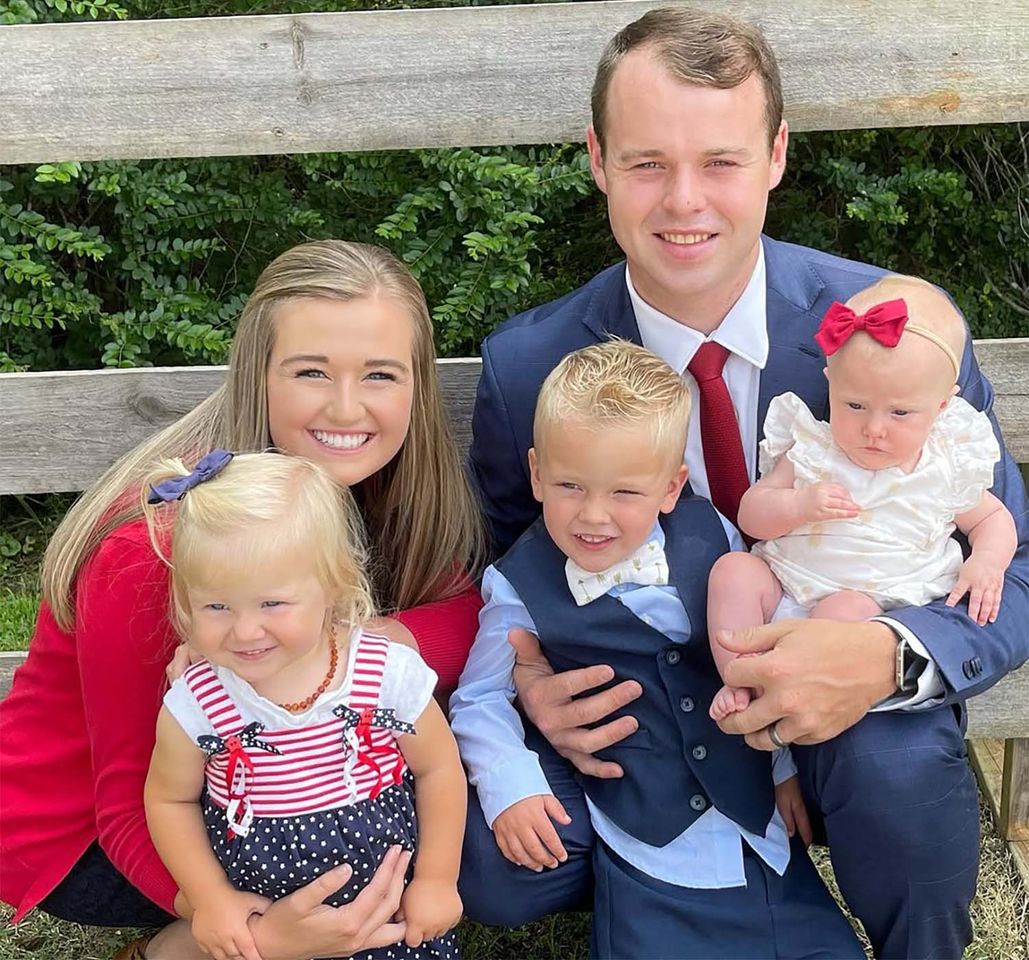 Amy Duggar King cries learning cousin Joseph Duggar's wife Kendra was ...