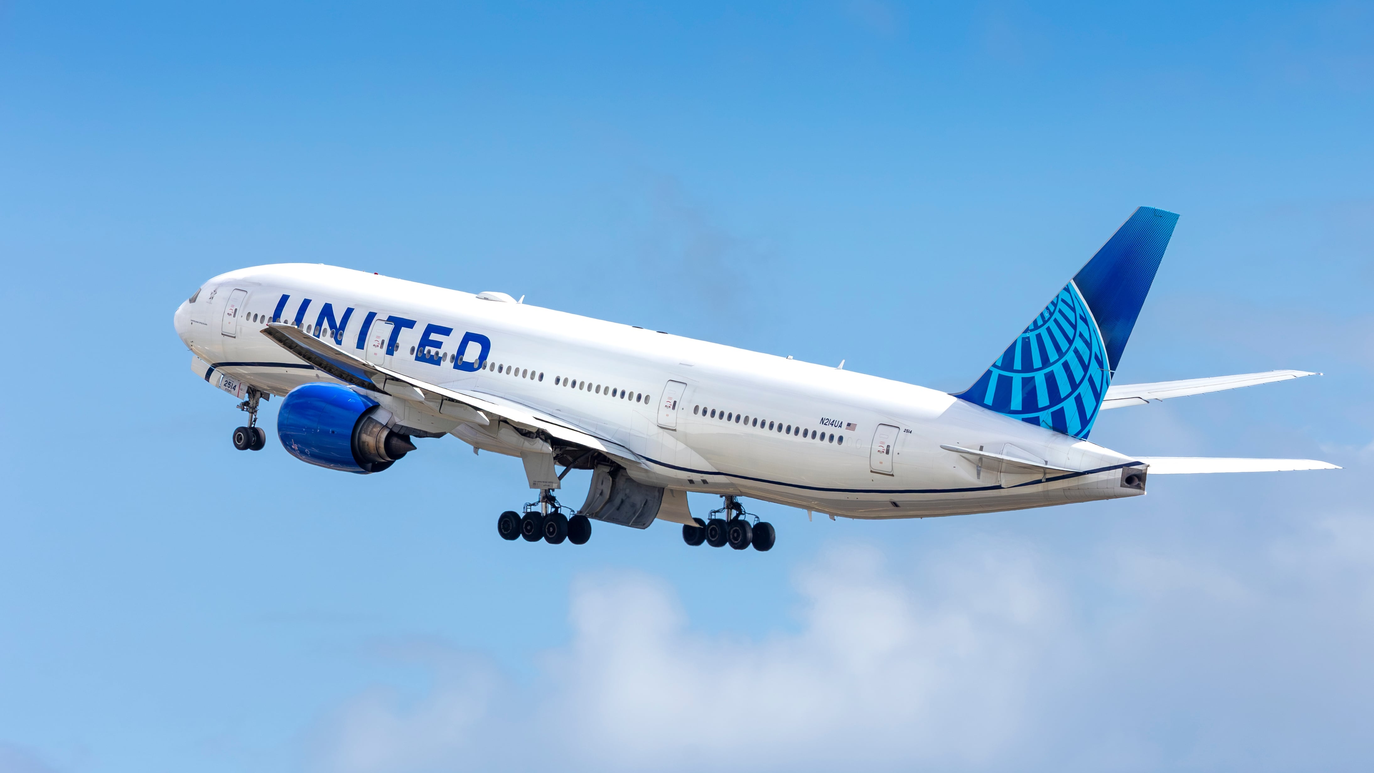 United Airlines slashes flights as fuel prices soar