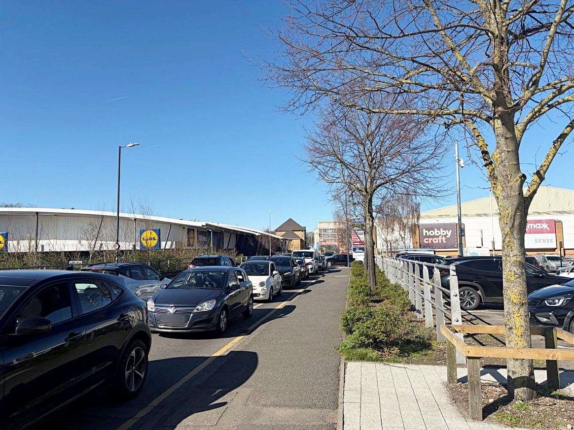 Maidstone town centre traffic chaos near Lidl and TK Maxx as Buckland ...