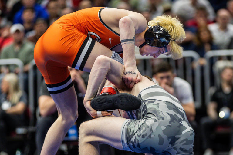 NCAA wrestling championships: Oklahoma State star wins battle of ...