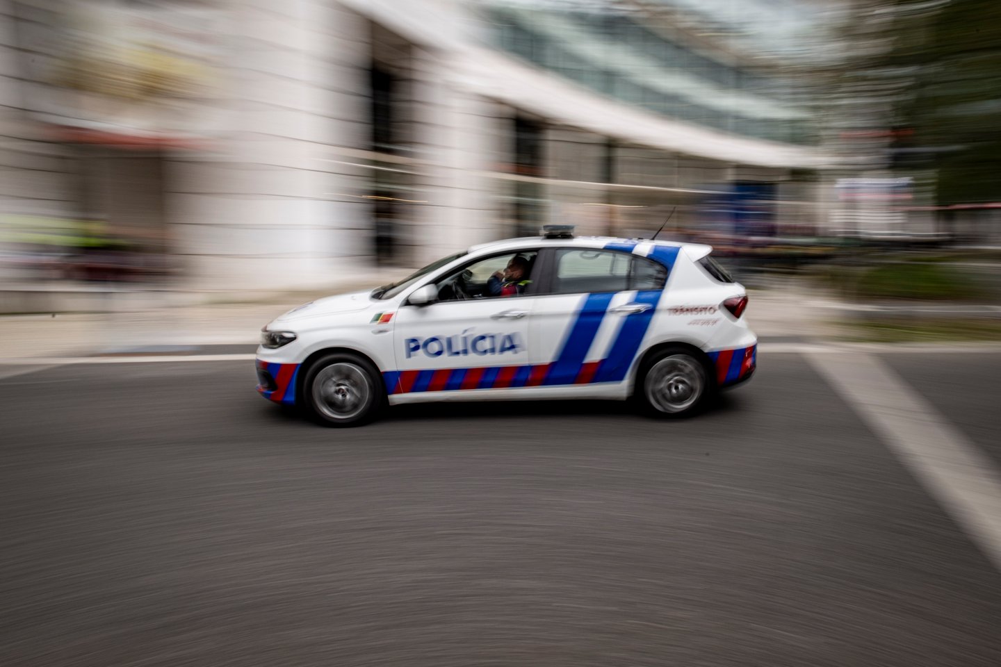 Leiria. Agente esfaqueado não corre perigo de vida