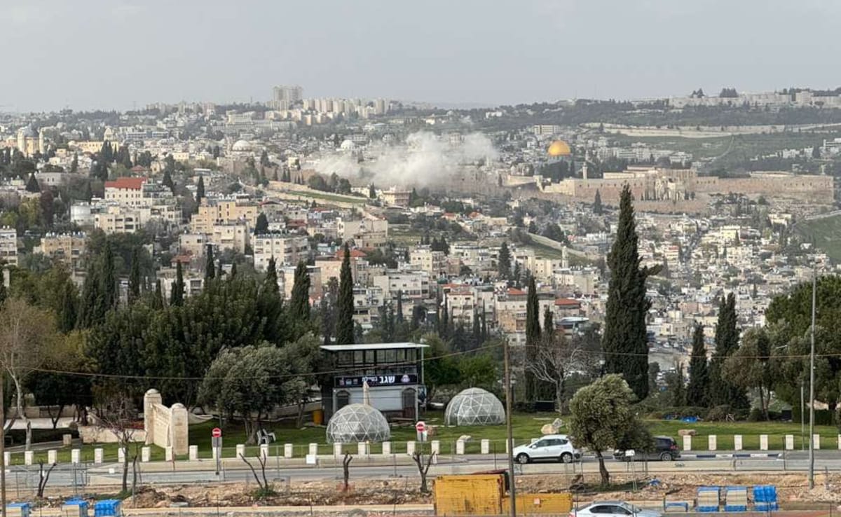 Video: Iranian missile hits Jerusalem, lands metres from Al-Aqsa Mosque ...