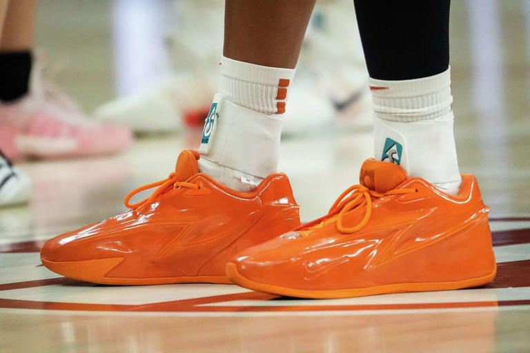 March Madness: Madison Booker debuts new KD19 shoes, helps Texas to ...
