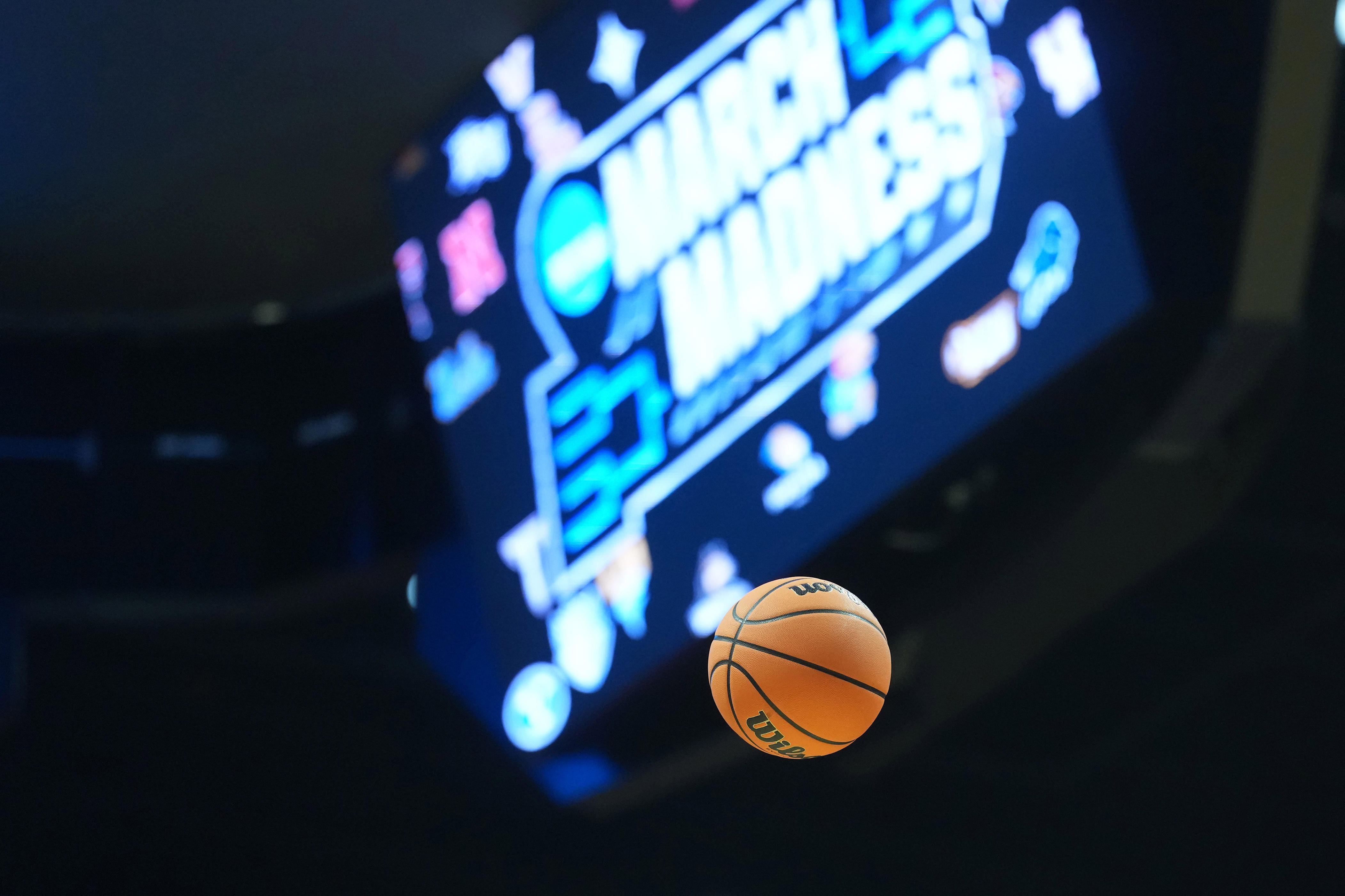 March Madness live scores today: Schedule, NCAA Tournament Day 4 games