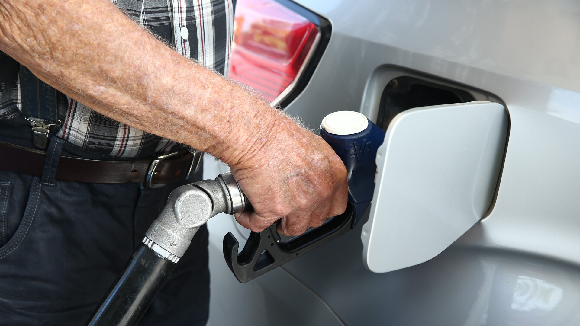 Australian fuel shortage sees increase in diesel theft, claims petrol ...