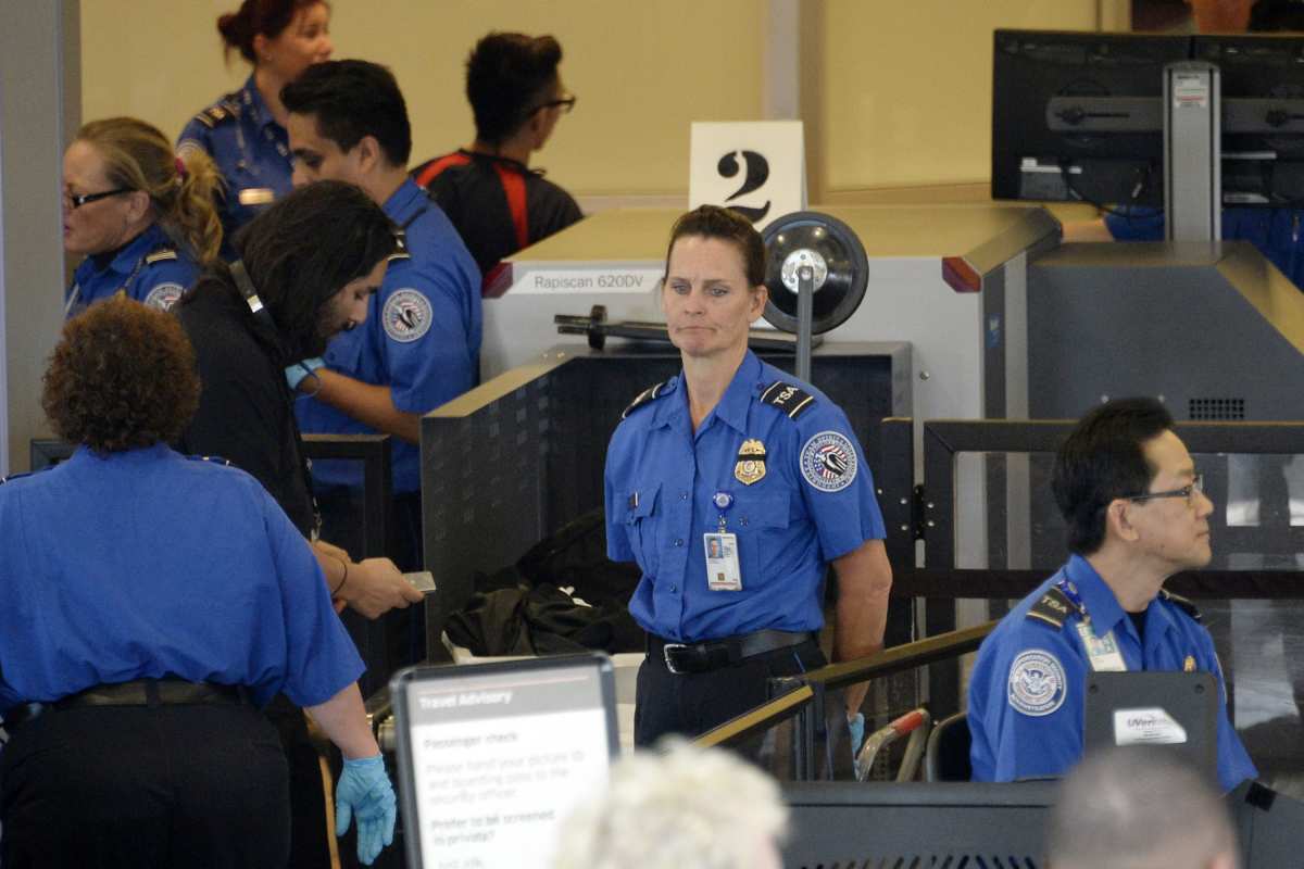 TSA agents in Atlanta told to return gift cards Tyler Perry handed out ...