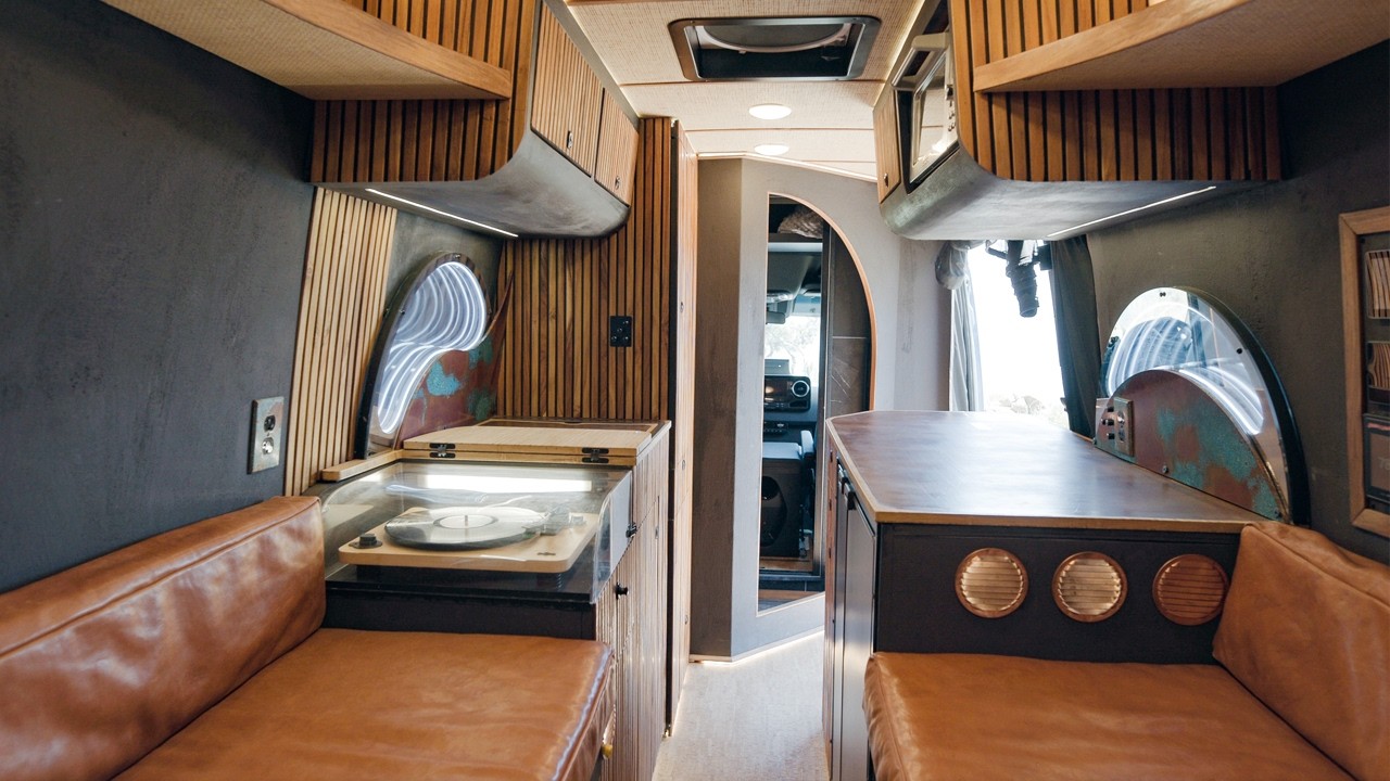 Full tour of a high-end mobile living space