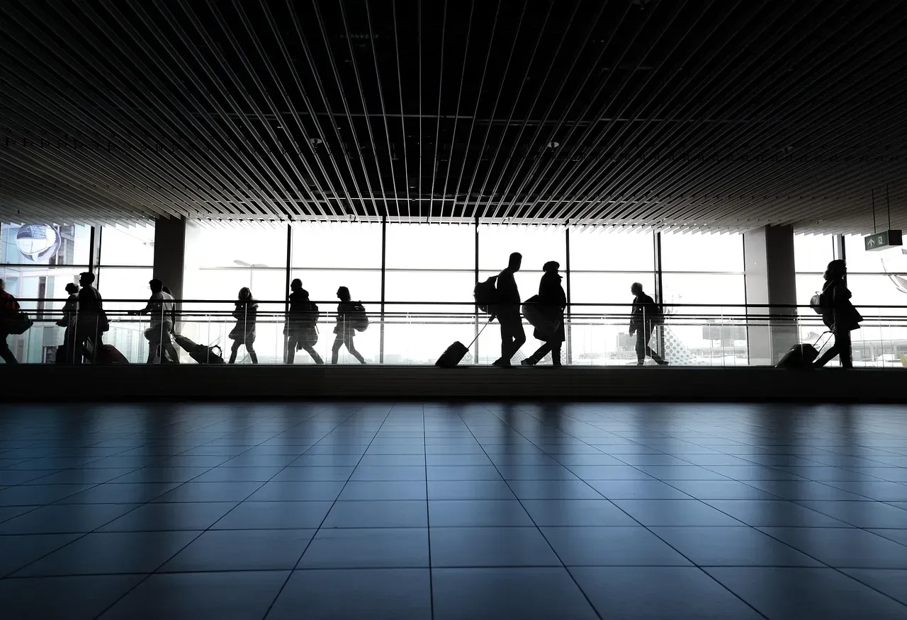 10 things people do at baggage claim that drive everyone crazy