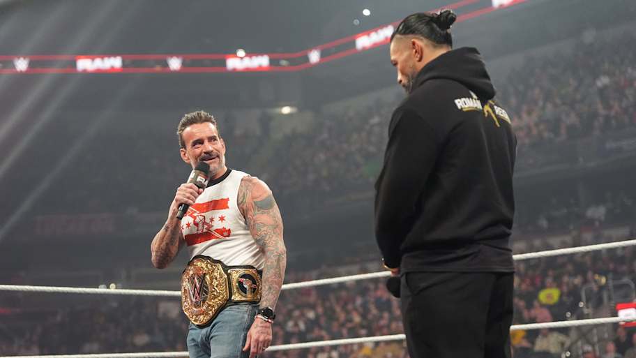 Roman Reigns defeats CM Punk to win the World Heavyweight Title at ...