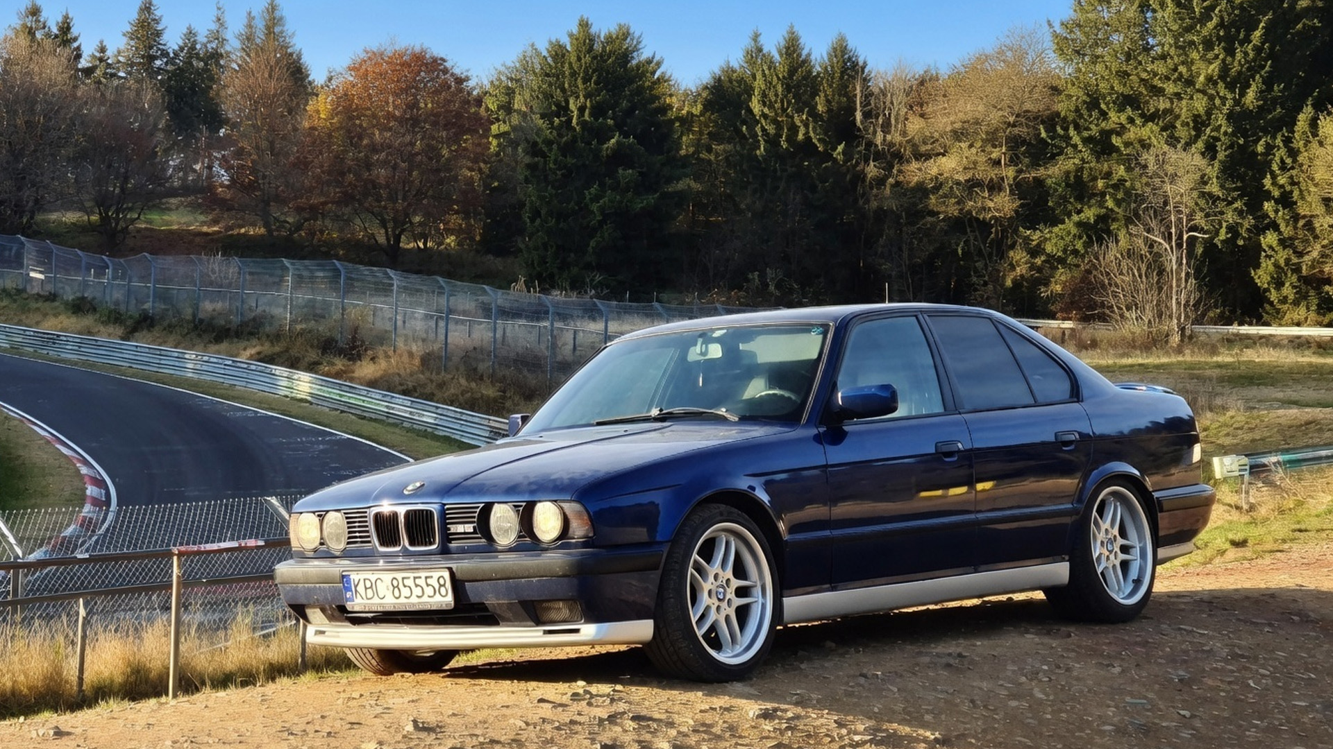 Does classic BMW E34 M5 still perform well after restoration?