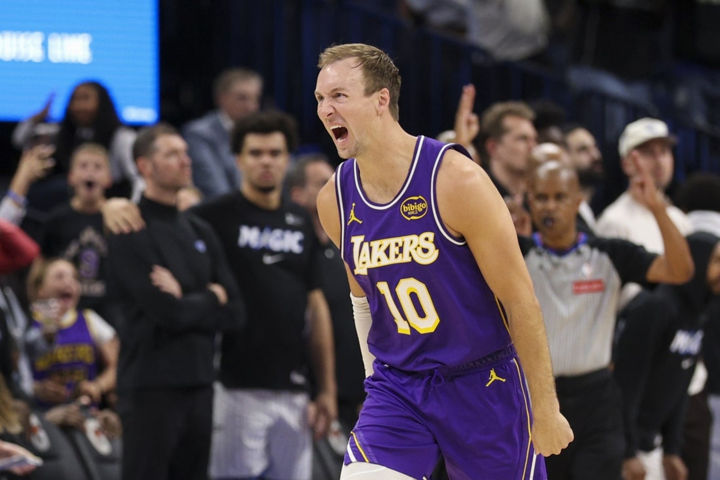 Luke Kennard's last-second shot beats Magic; Lakers' win streak at 9