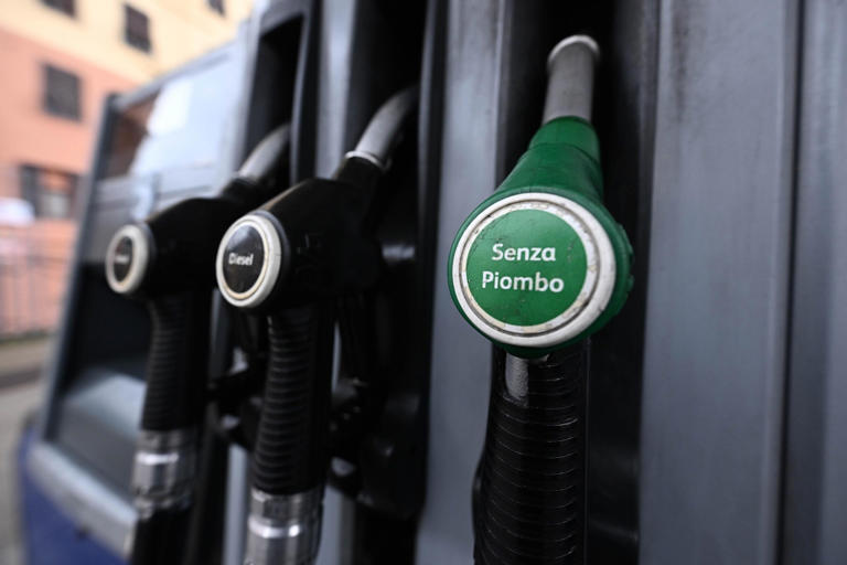 Caro carburante, prezzi record in autostrada. I costi più alti sulla ...