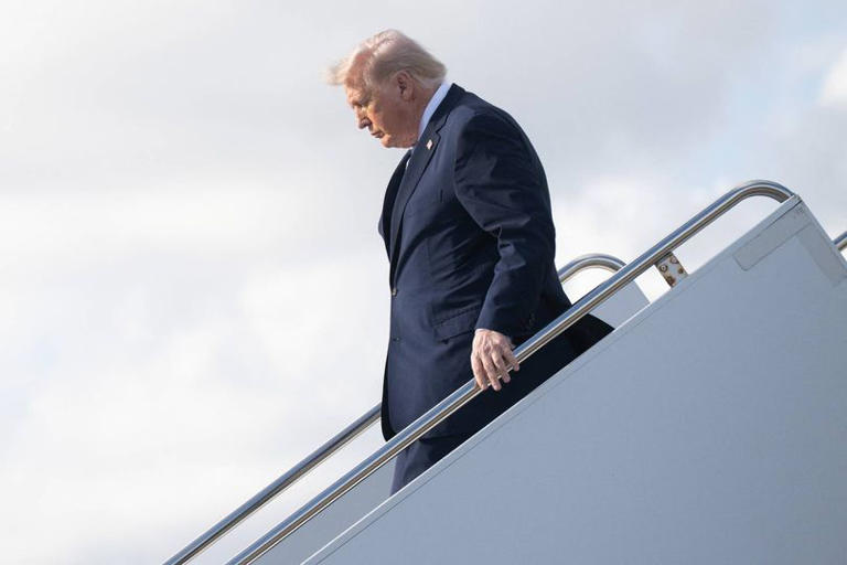 Donald Trump shuffles, struggling to walk down Air Force One stairs as ...