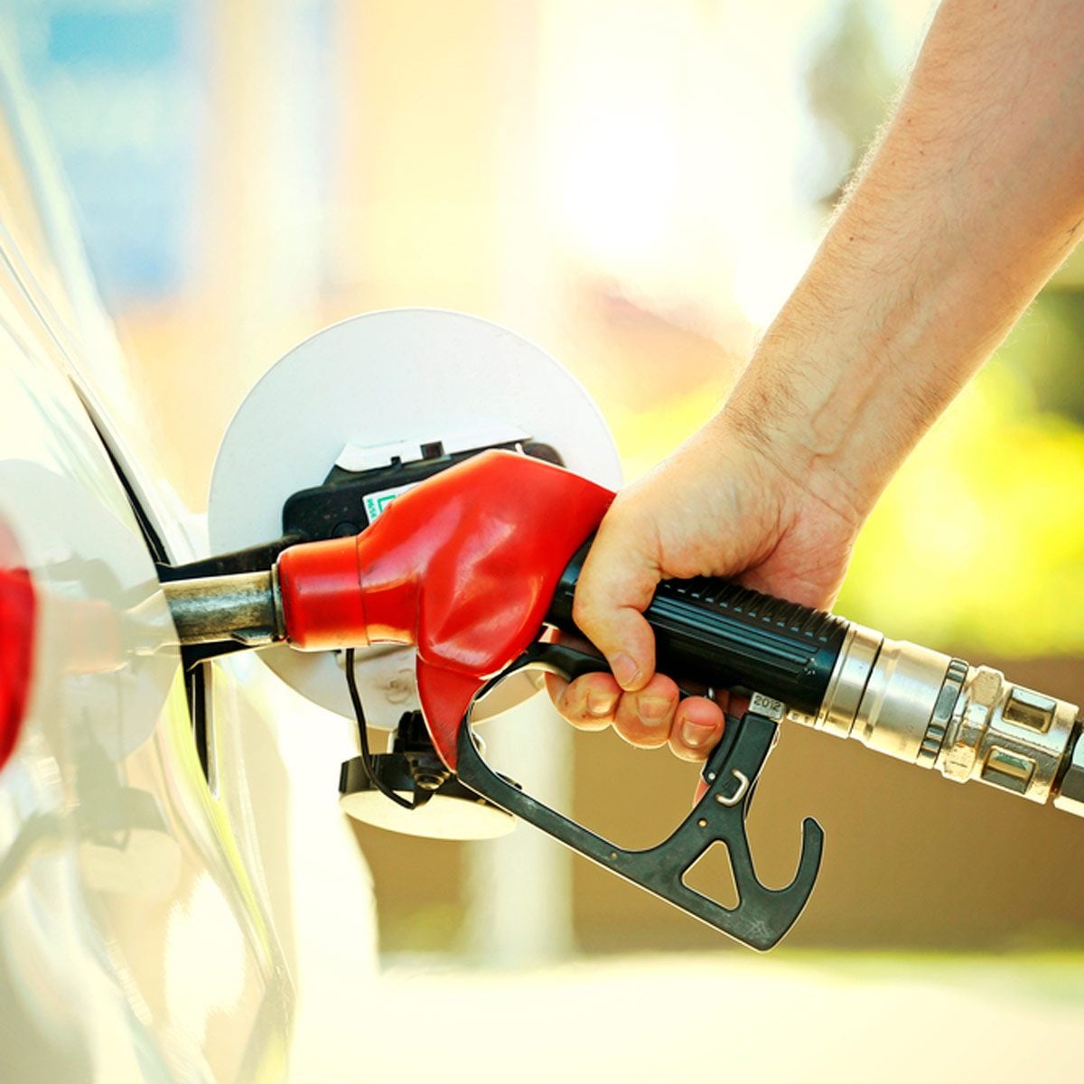 Bad gas pump habits that cost you hundreds each year