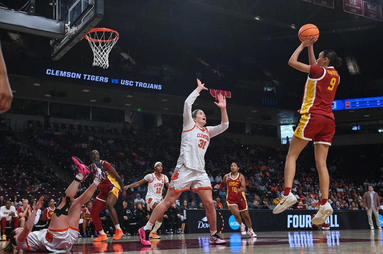 JuJu Watkins behavior on sidelines distracts viewers as USC superstar ...