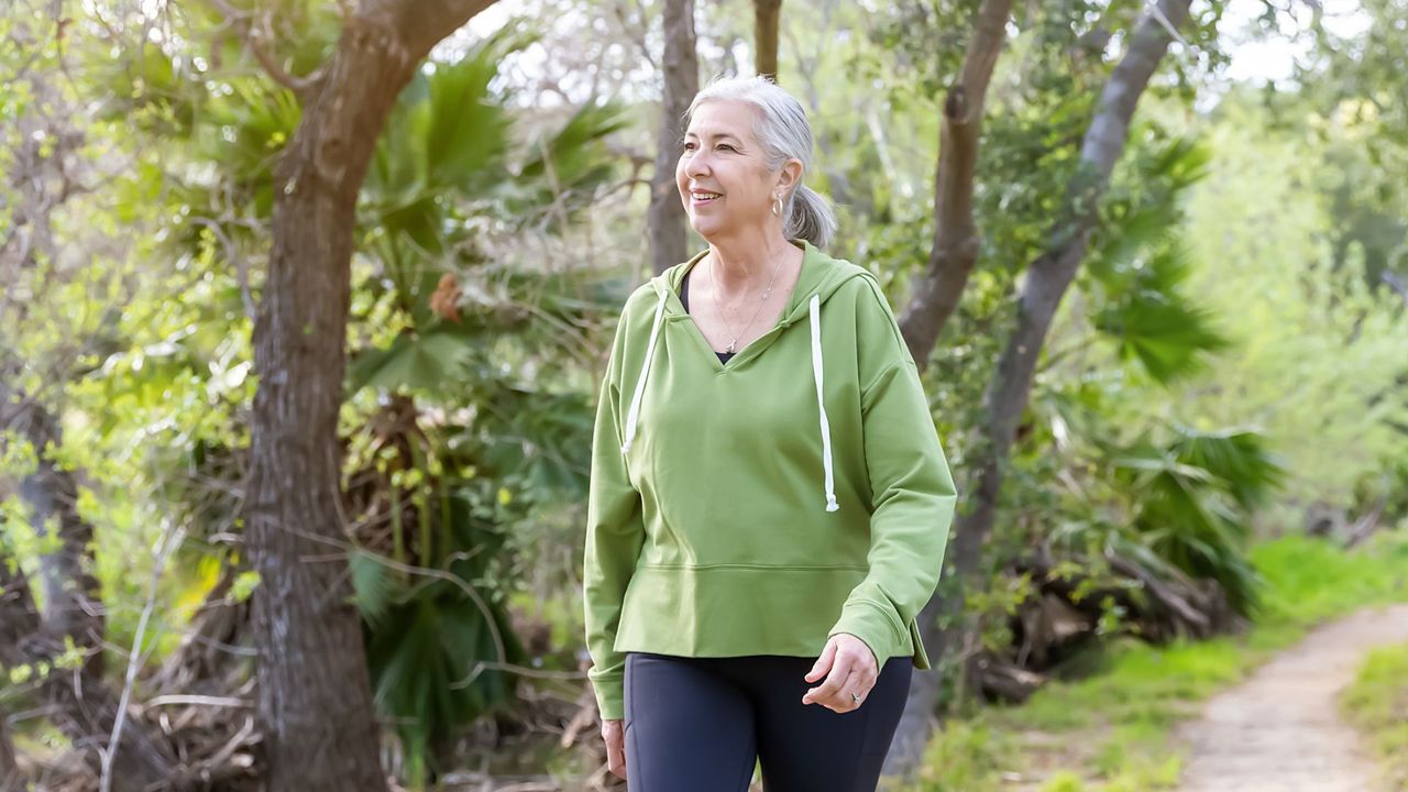 A personal trainer recommends three exercises to do before walking