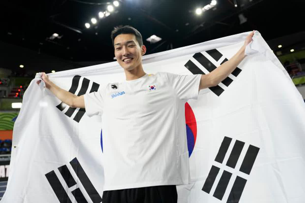 우상혁, 세계실내육상선수권서 2m26 넘어 3위…4회 연속 메달
