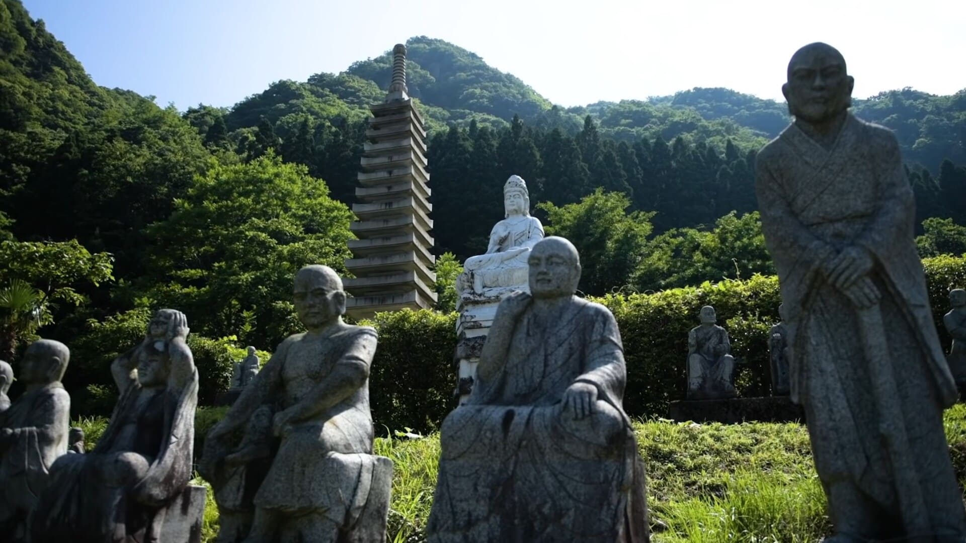 Japan hidden sculpture garden of 800 mysterious statues