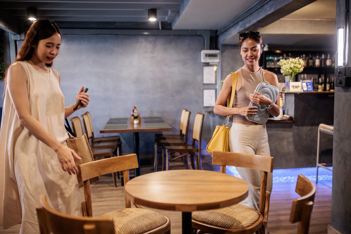 This is what your waiter first notices about you