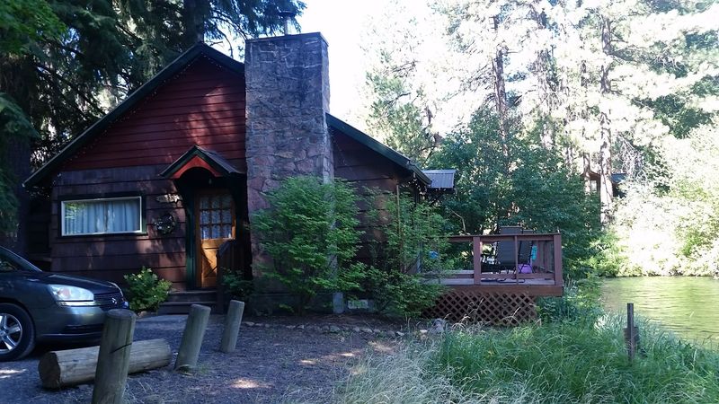 This riverside cottage escape in Oregon feels like pure magic