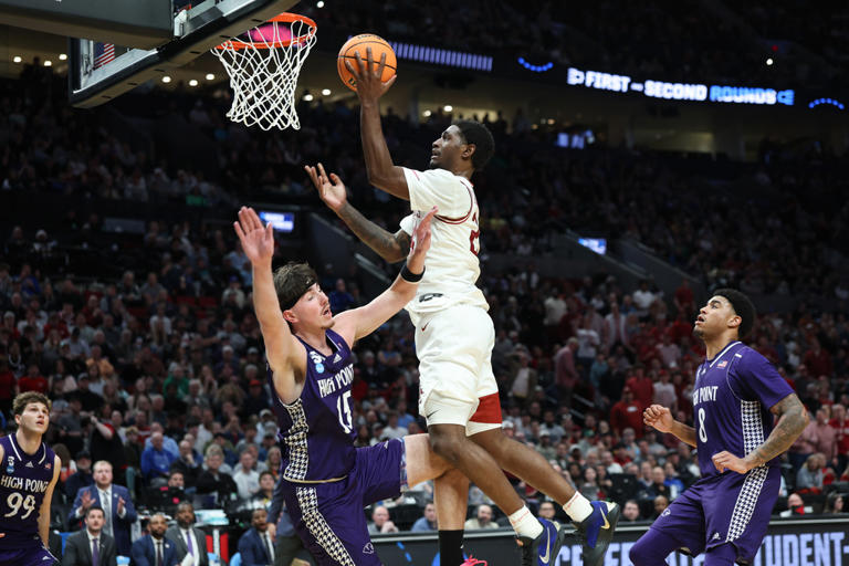 Acuff scores 36 as Arkansas holds off No. 12 seed High Point 94-88 to ...