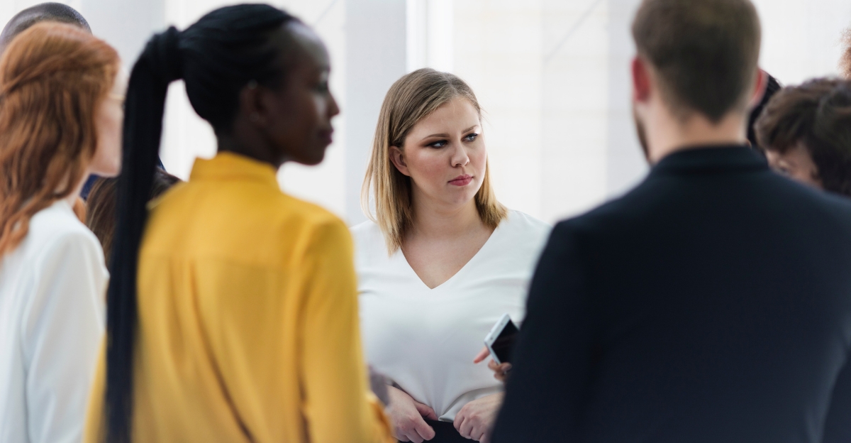 Psychologists say these 7 behaviors make people seem instantly creepy