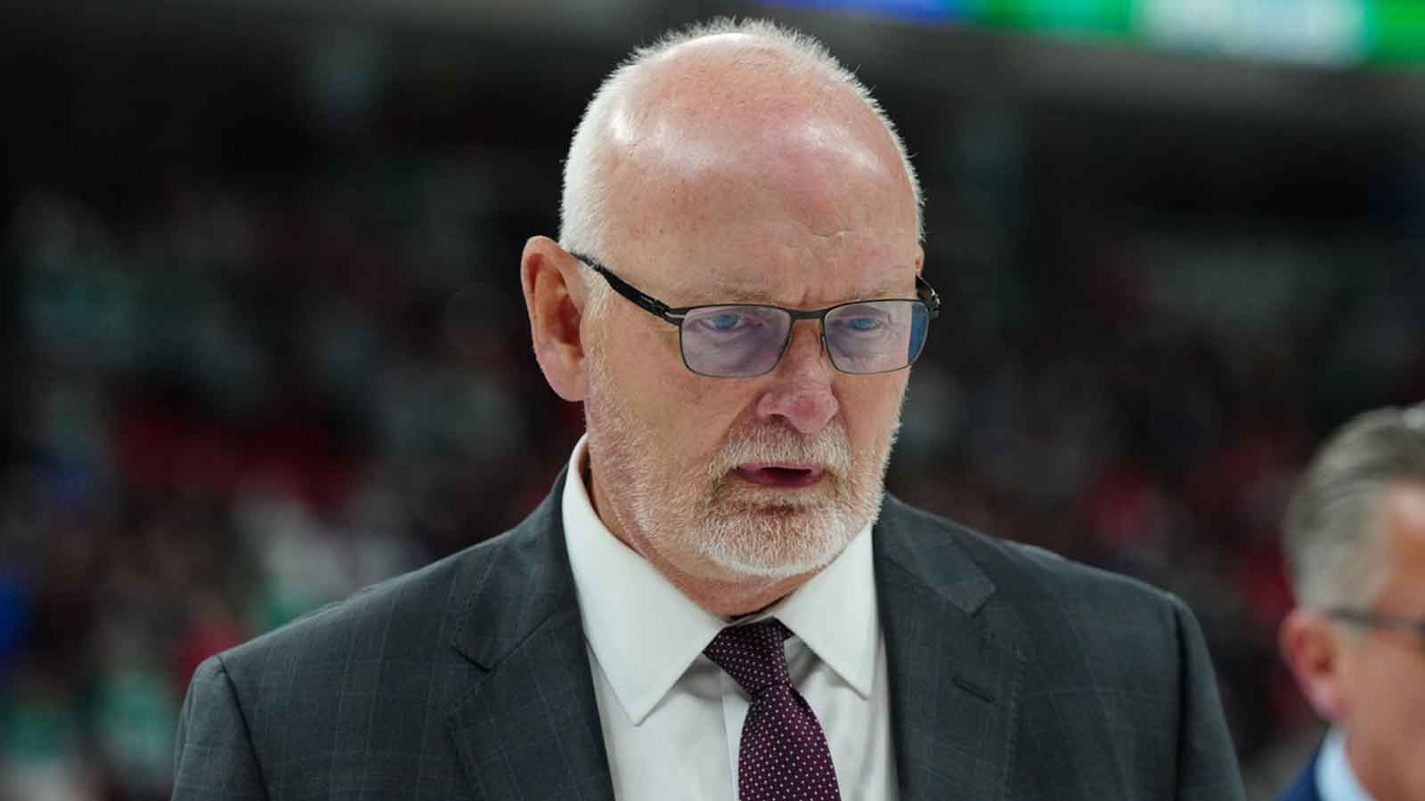 Sabres HC Lindy Ruff gives Canadiens their flowers after 6-2 loss