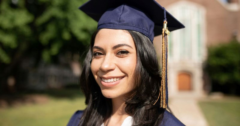 23-year-old uninvites her mom from her college graduation after she ...