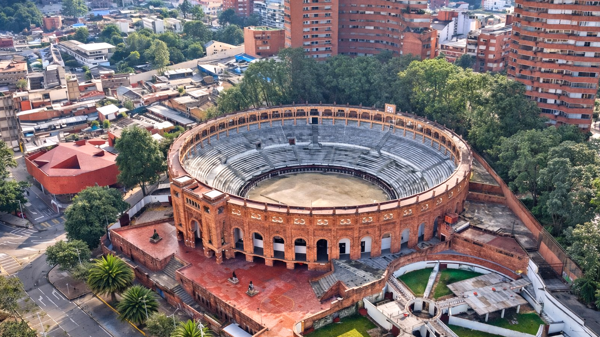 The round arena surrounded by Bogotá’s urban streets