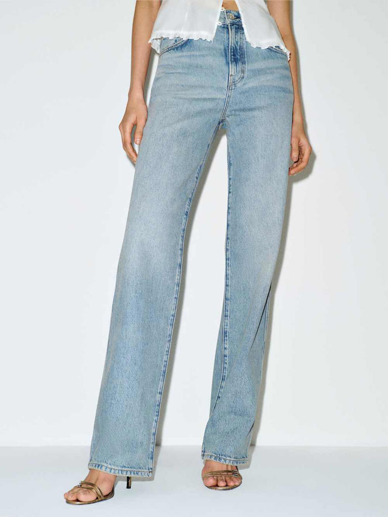 This is the jeans color trend everyone is wearing with high heels (no ...