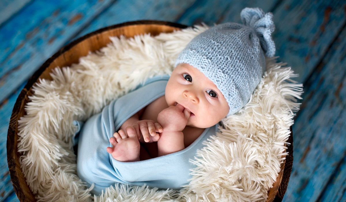 Born liars! Babies can master the art of deceit even before walking and ...