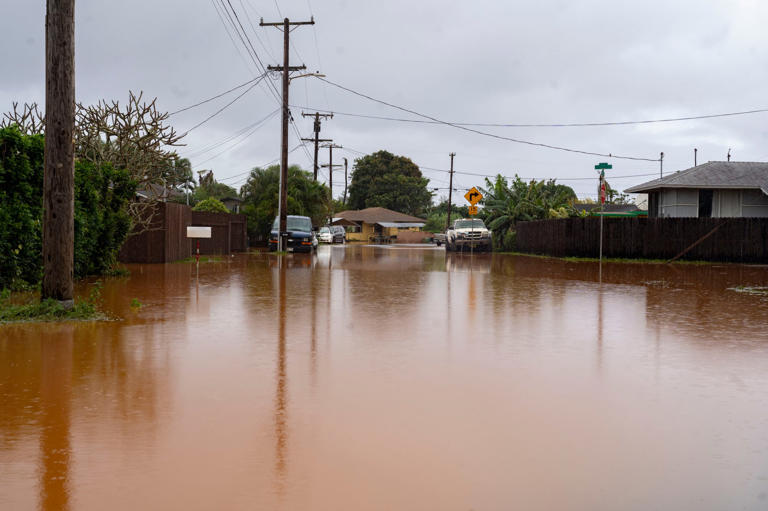 Oahu's worst flood in 20 years threatens 120-year-old Wahiawa Dam