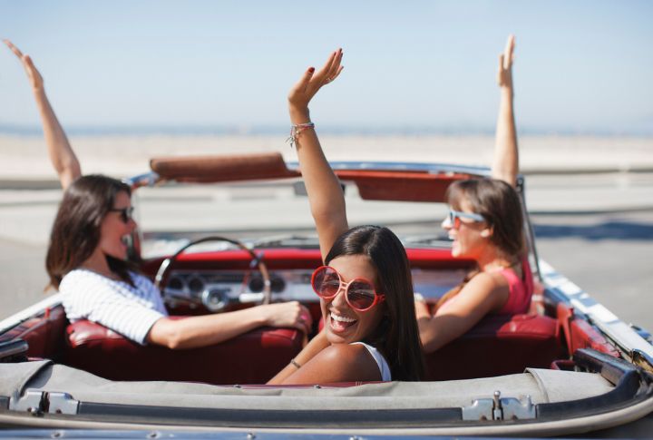 15 iconic road trip photos from the ‘60s