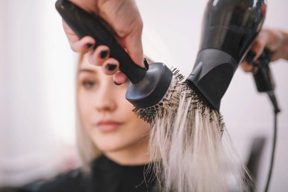 5 tips mengeringkan rambut dengan hair dryer tanpa merusaknya