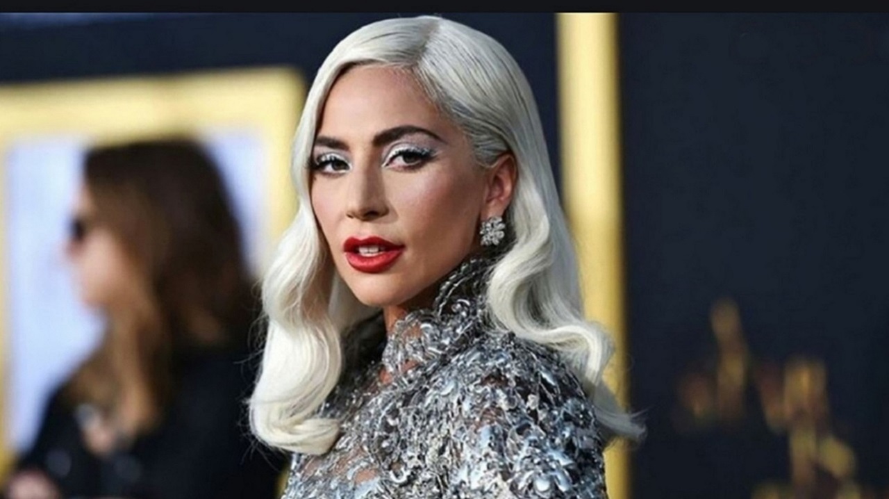 Lady Gaga compie 40 anni, prima e dopo: l'esordio trash, i look ...
