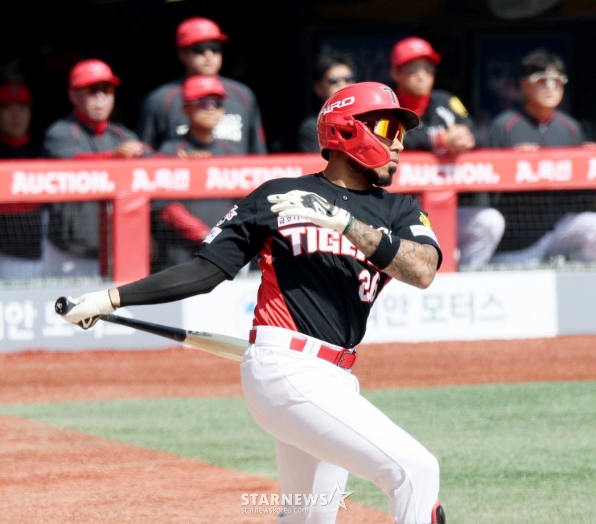 [포토] KBO 신고식 제대로지! '첫 타석 2루타 신고하는' 카스트로