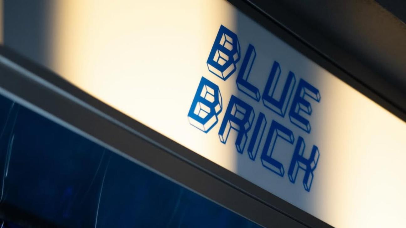 Blue Brick: Γιατί όλοι οι Αθηναίοι μιλούν για το νέο μαγαζί στο κέντρο