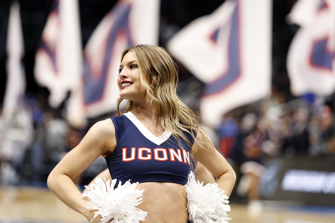 Amazing cheerleader photos from March Madness Sweet 16 games