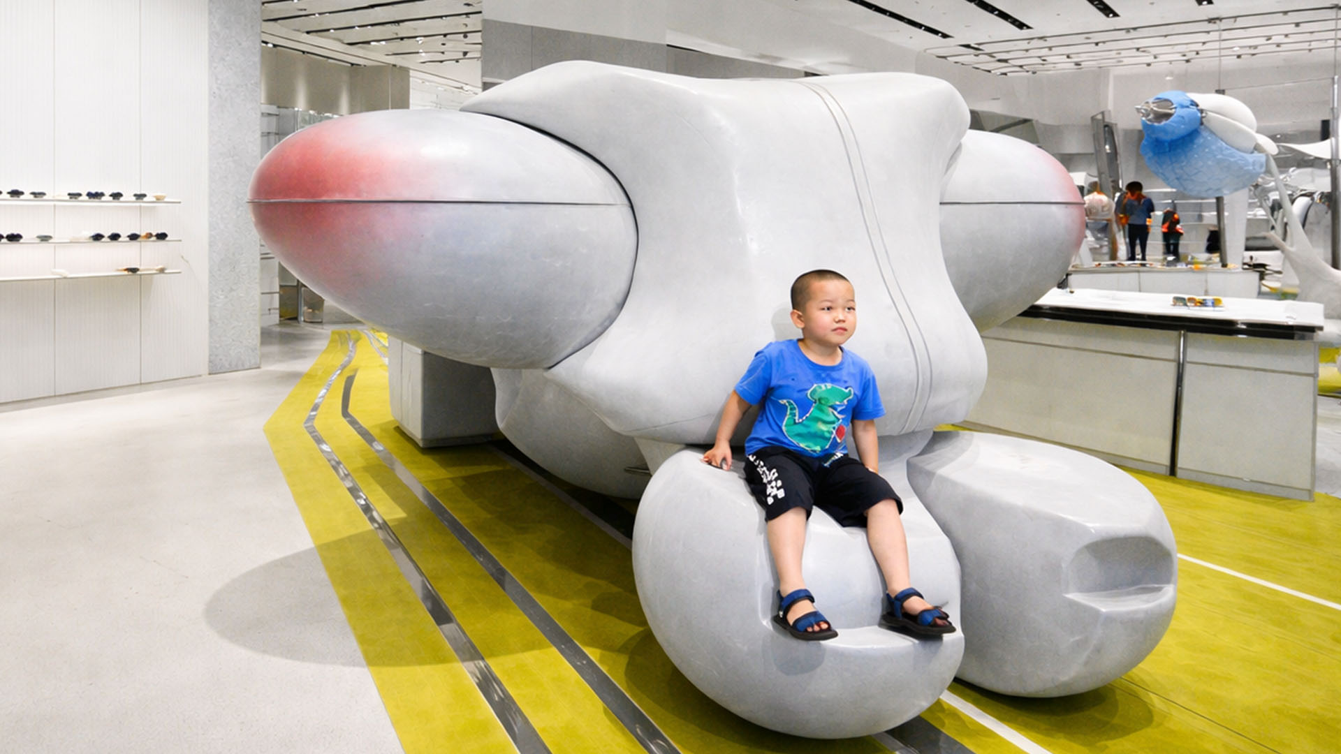 Ez a nagy szobor Kínában biztonságosabb a gyerekeknek, mint hinnéd