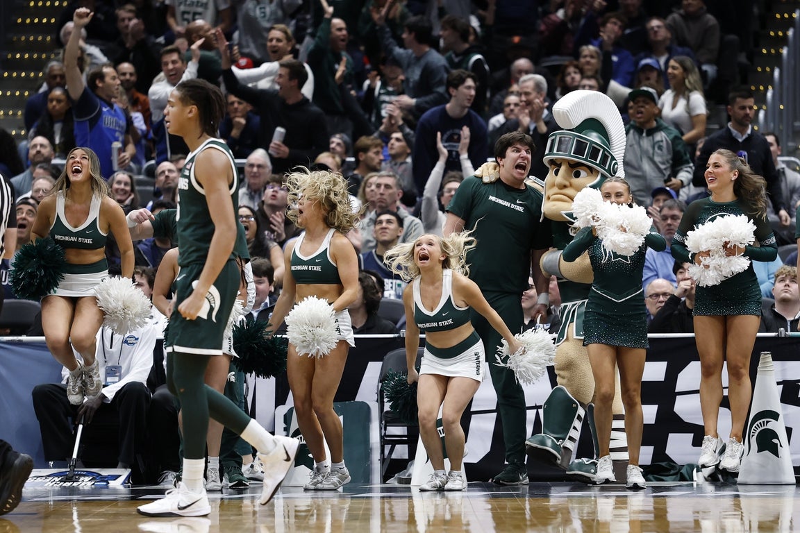 Fantastic cheerleader photos from the 2026 March Madness tournament